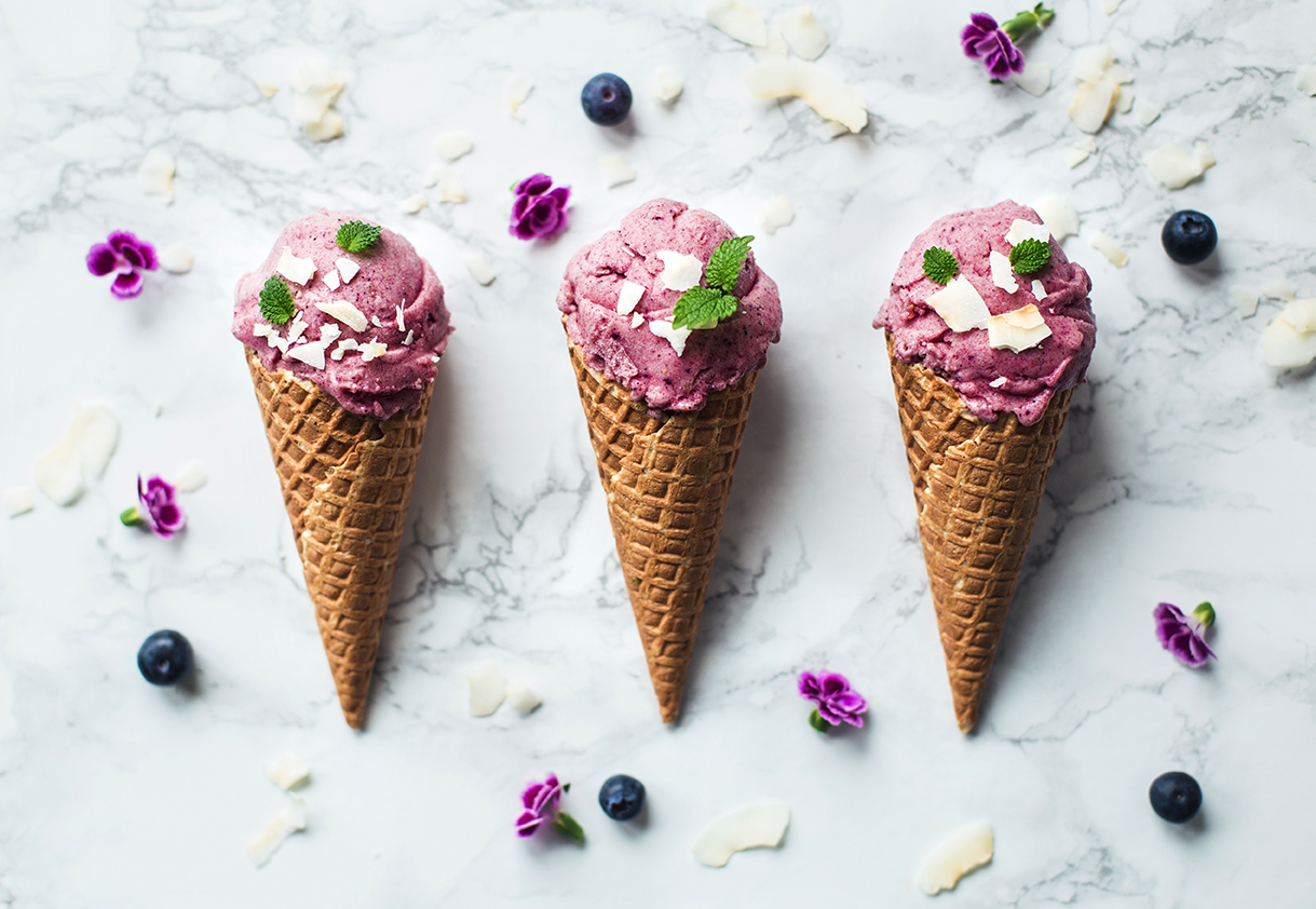 Bananglass med blåbär & jordgubbar - Kung Markatta