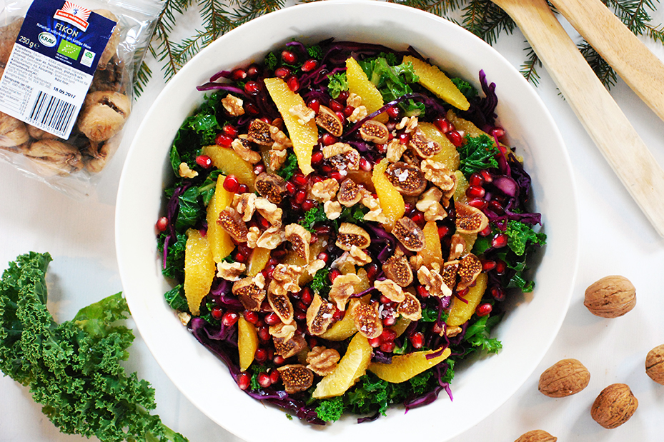 Julsallad med grönkål, fikon och valnötter - Kung Markatta